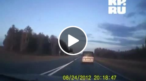 Russian_Military_helicopter_MI-8_passes_a_car_on_the_freeway_very_low ...